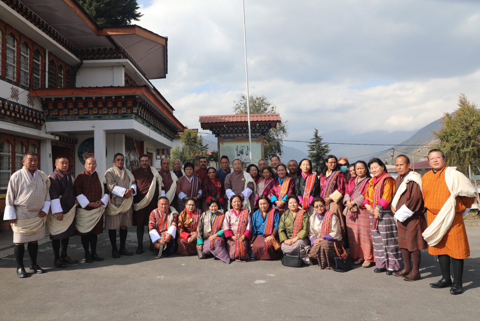 Senior teachers attend immersion program – Sherig – MoESD